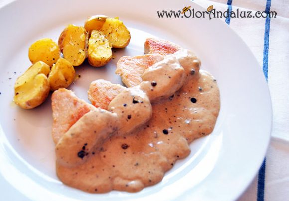 Pollo con salsa a la pimienta